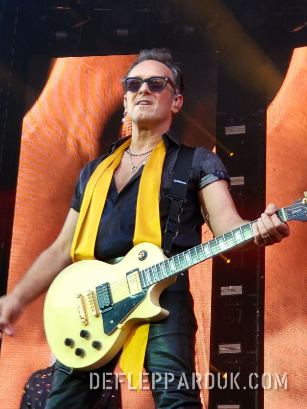 DEF LEPPARD Guitarist VIVIAN CAMPBELL Celebrates 60th Birthday Today